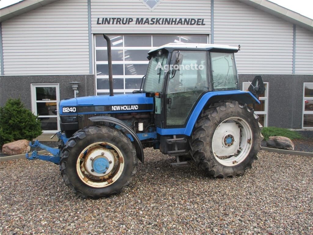 New Holland 8240 SLE traktor točkaš