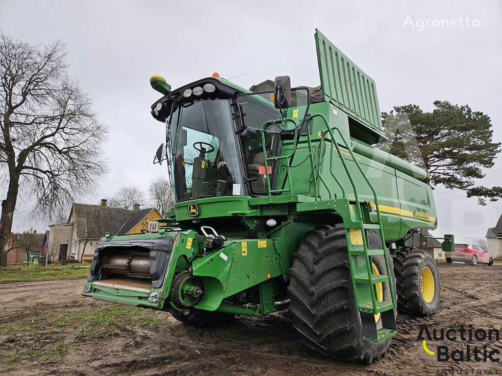 Prodaje se John Deere 9880 i STS kombajn za žito na aukciji