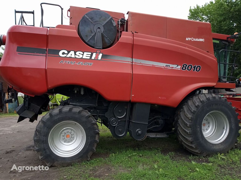 Case IH 8010 AF (s zhatkoy 9m) kombajn za žito