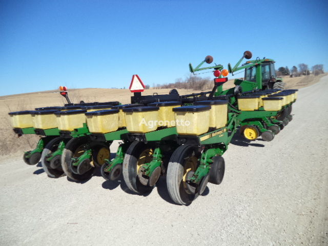 John Deere 7200 16 riadov, pnevmatyka, zamovlennia z auktsionu SShA pneumatska precizna sejalica