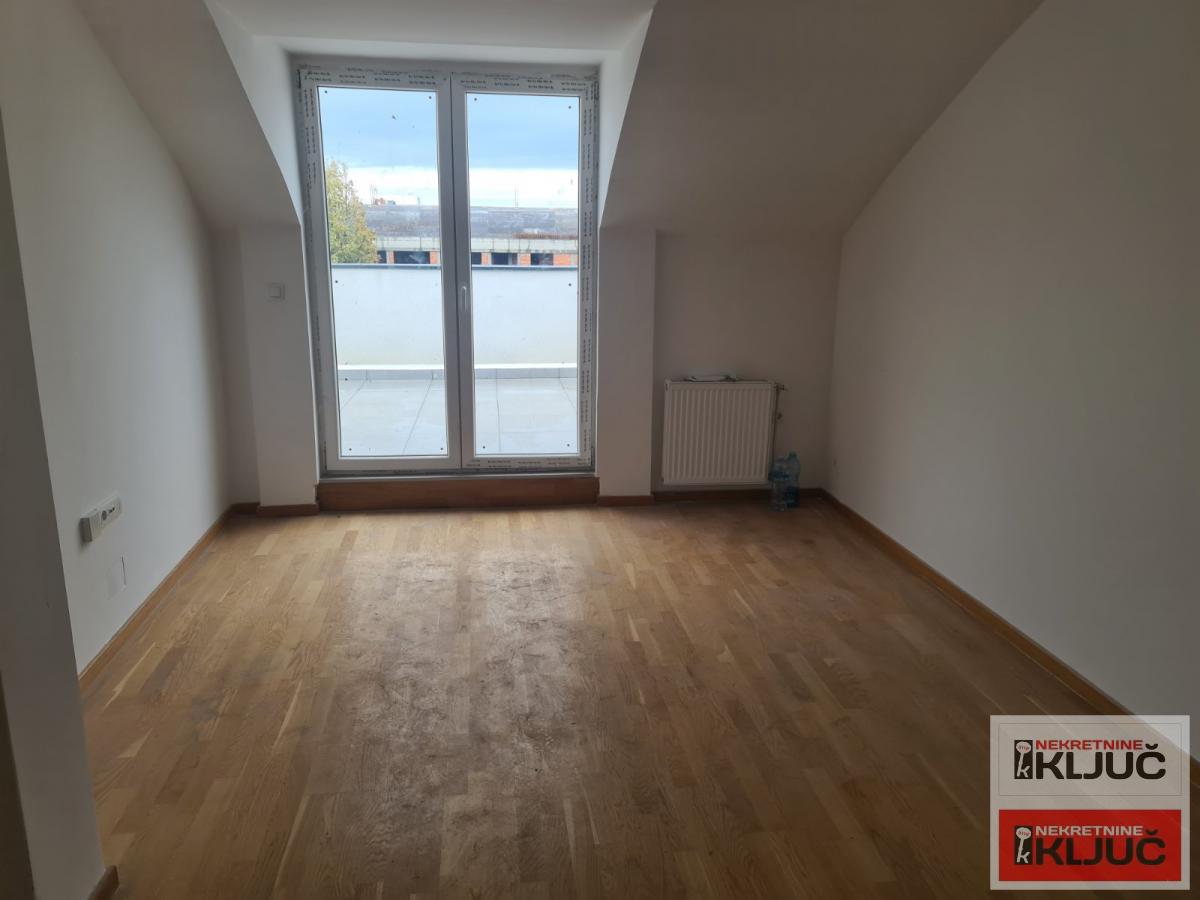 PETROVARADIN, 66m2+ 30m2 terasa, Trosoban, Novogradnja