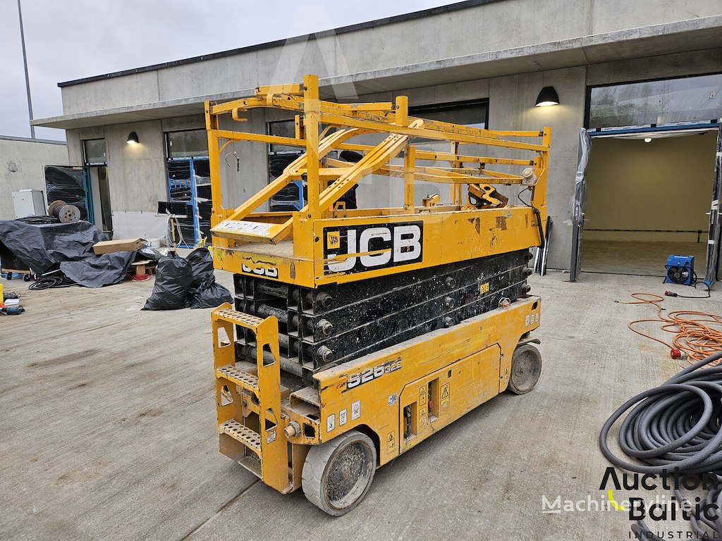 Prodaje se JCB S2632E makazastu platformu na aukciji