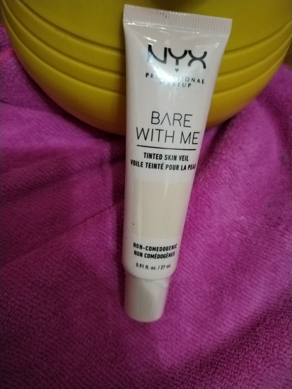 NYX BARE WITH ME tečni puder pale light