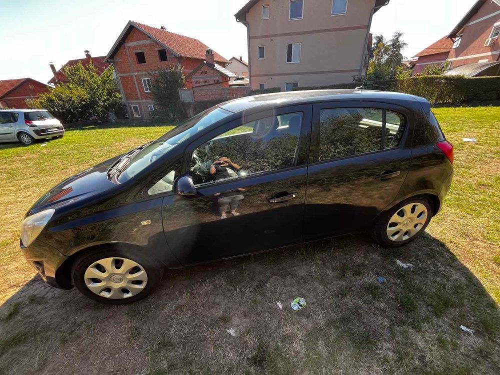 Prodajem Opel corsu D 1,3 mtj