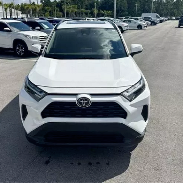 2022 Toyota Rav4 XLE GCC 25000kms + warranty