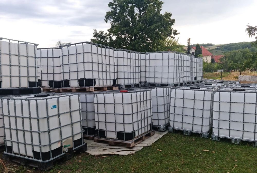 Prodajem plastične IBC cisterne 1000l