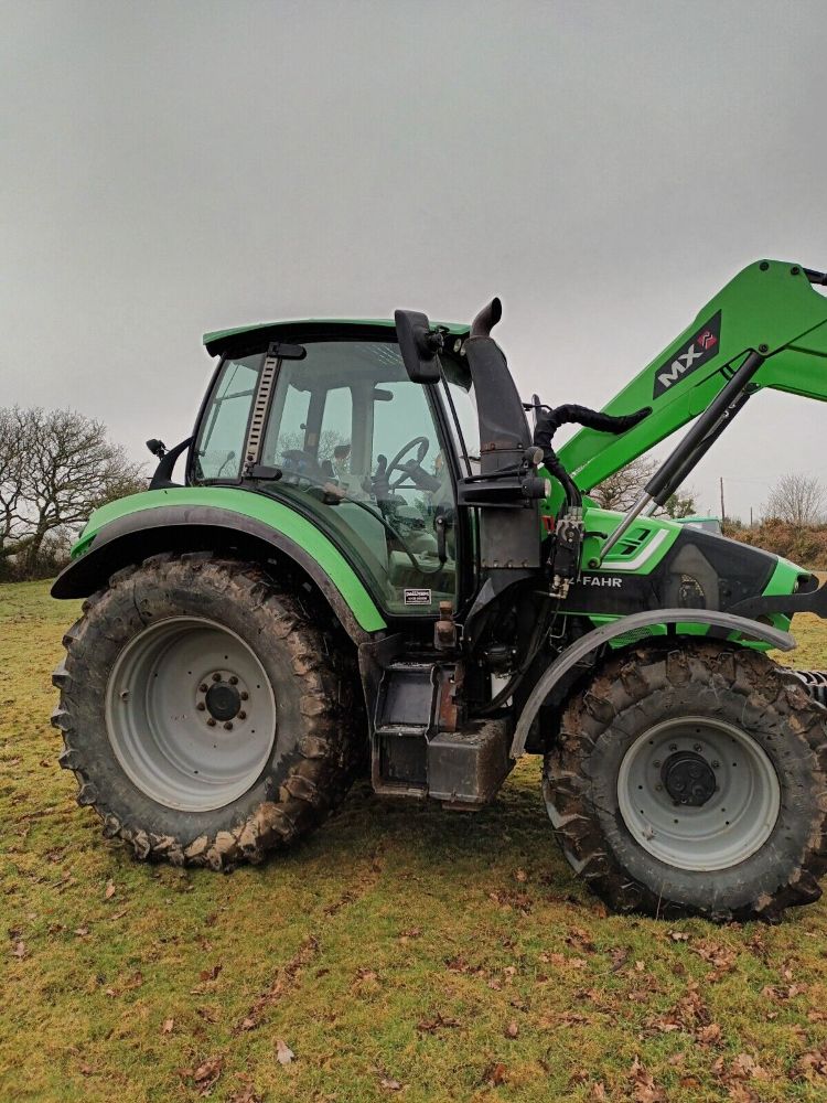 Vrlo dobar traktor Deutz Fahr + prednji utovarivač