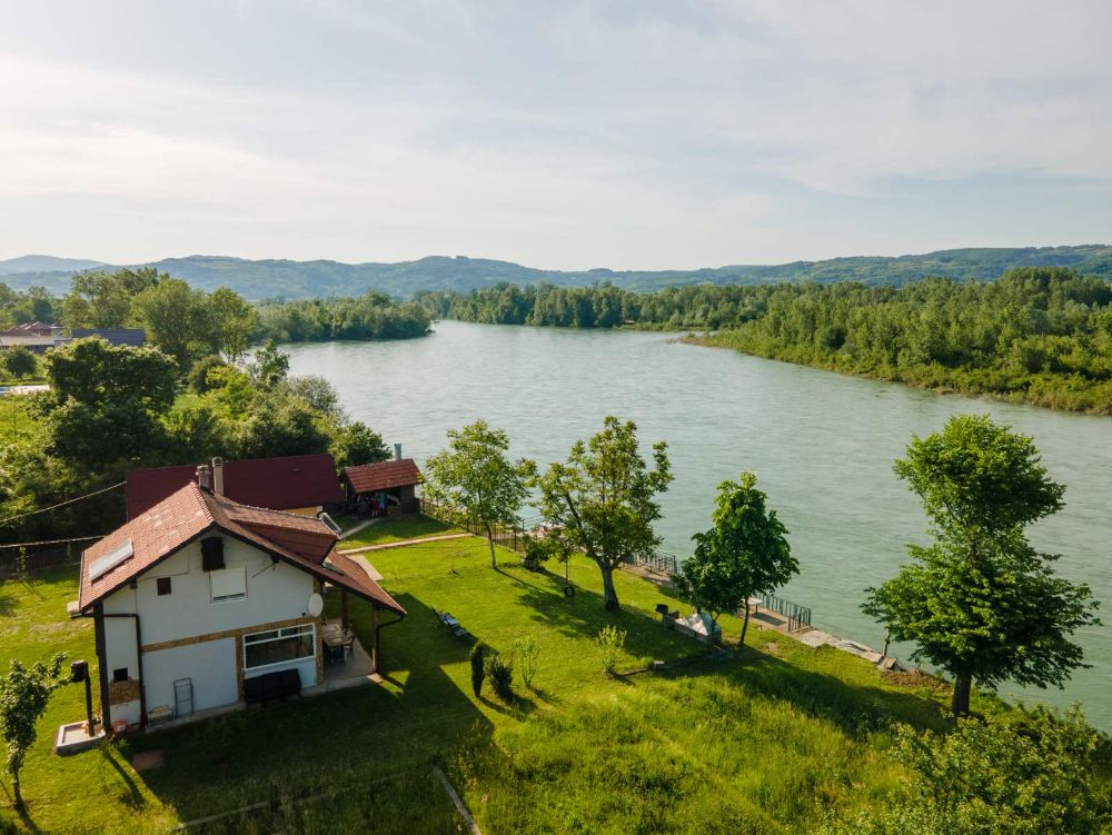 Vikendica na Drini u Banji Koviljači