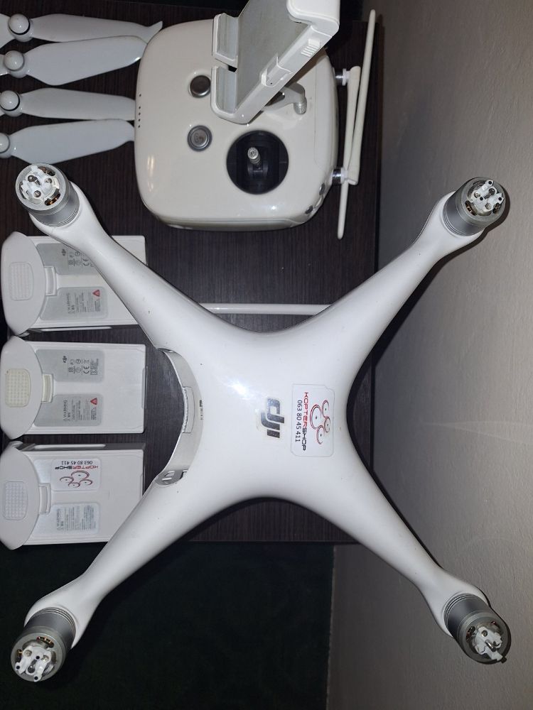 DRON DJI PHANTOM 4