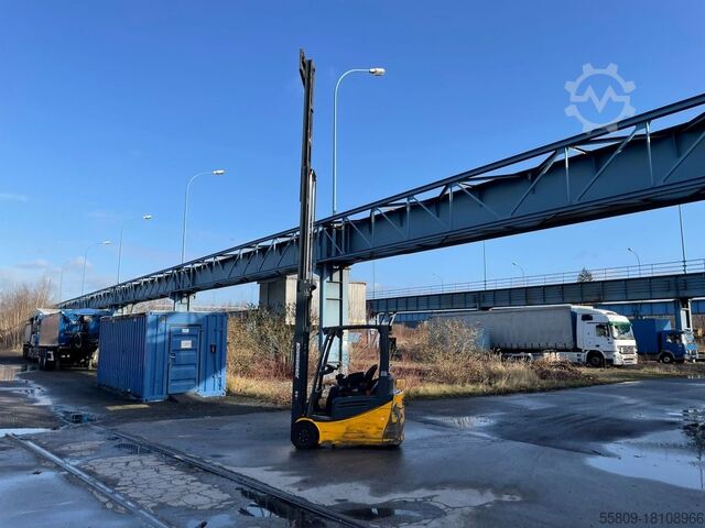 Električni viljuškar za 3 točka
Jungheinrich EFG 216 // Triplex // Freihub // HH 6500 mm // Sei