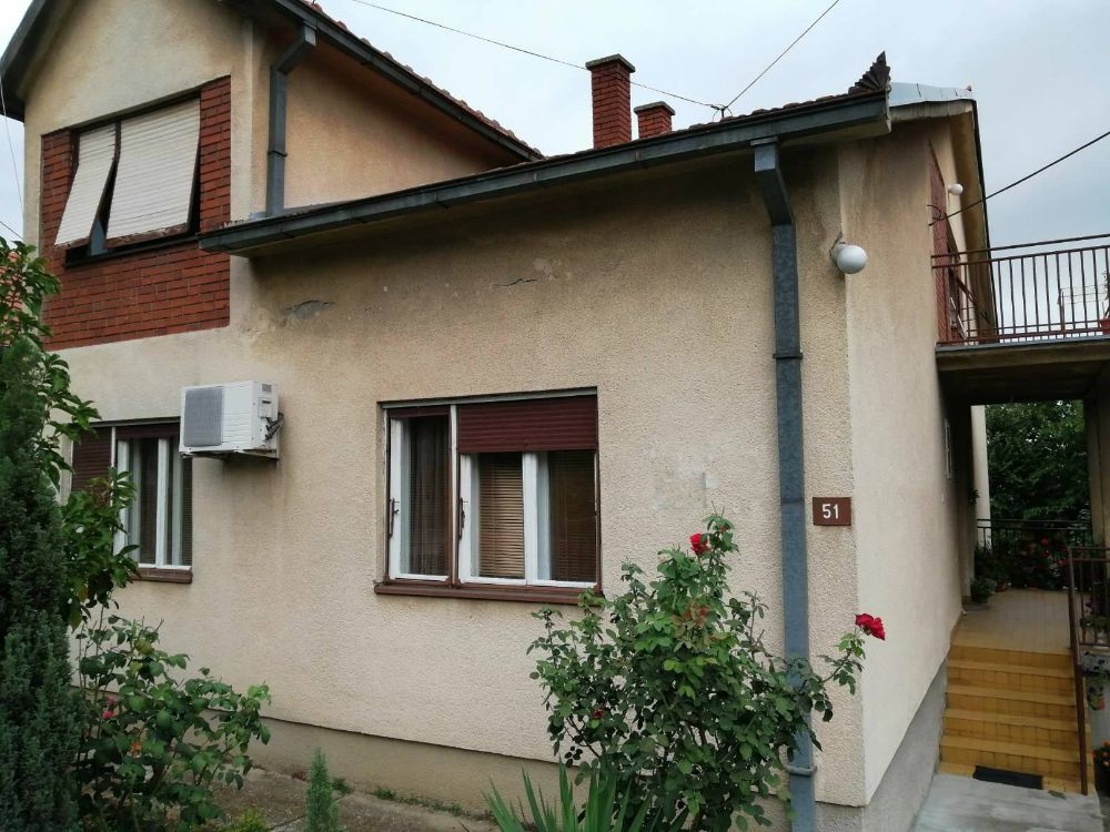 Prodaja kuce 200m2,6 ari placa centar Topole