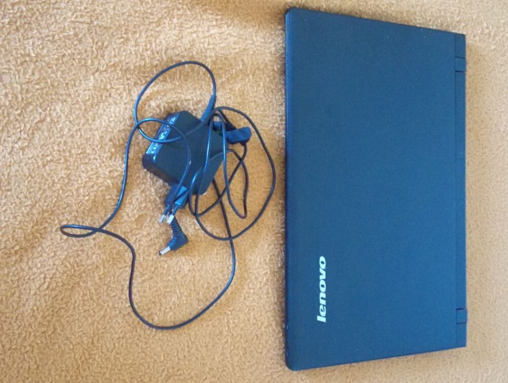 Prodajem laptop Lenovo idepad