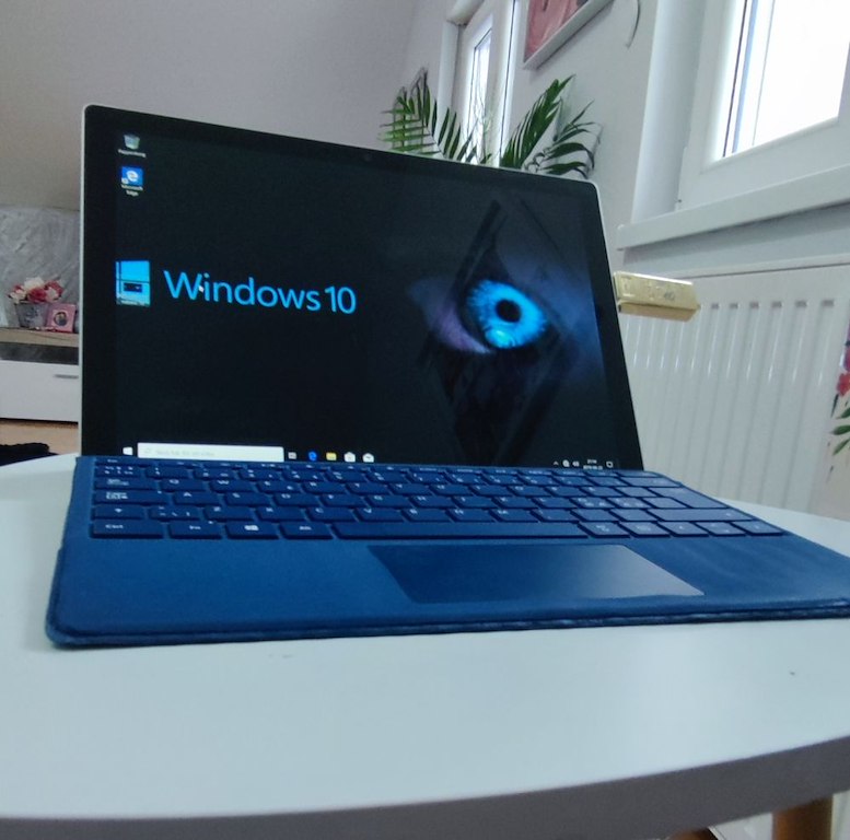 Surface pro 5 i7 sedme generacije 8gb ram 256ssd