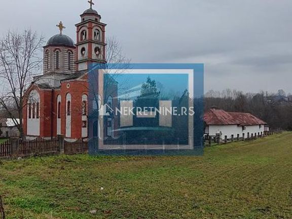 U ponudi velika parcela u centru sela Dobrovodice kod Batočine