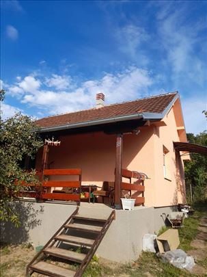 Vikend kuća, Prnjavor, 56m2, plac 8 ari