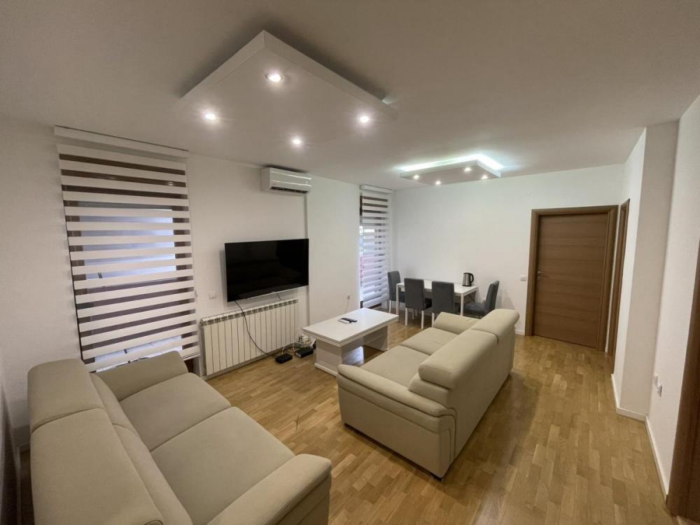 Troiposoban stan za izdavanje, 80m2, 1.300€