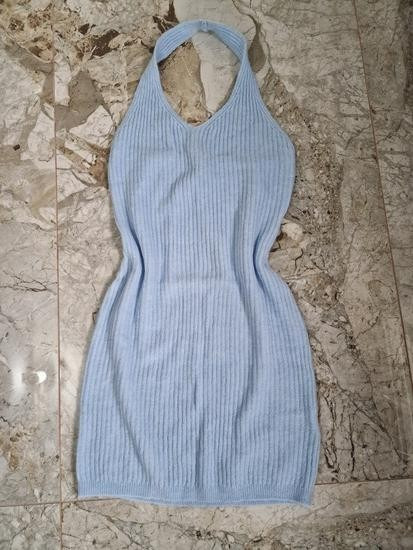 H&M haljina od pletiva sa halter izrezom.