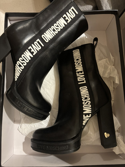 Moschino cizme NOVE