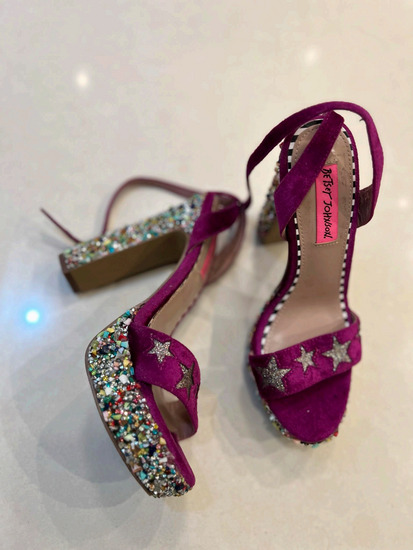 Betsey Johnson snadale