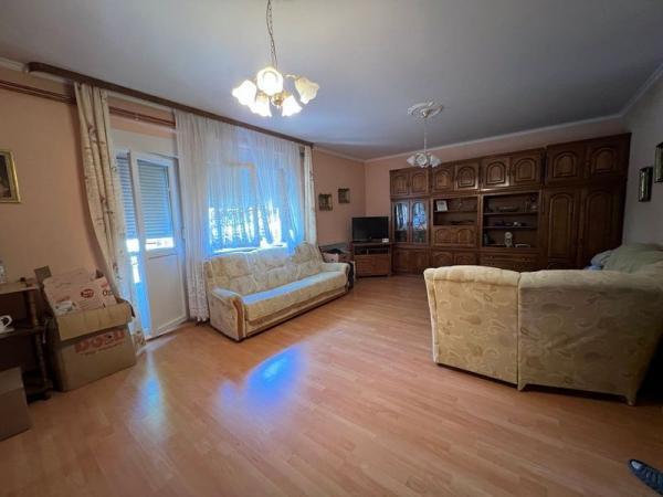 Kuća na prodaju, 278m2, 297.200€