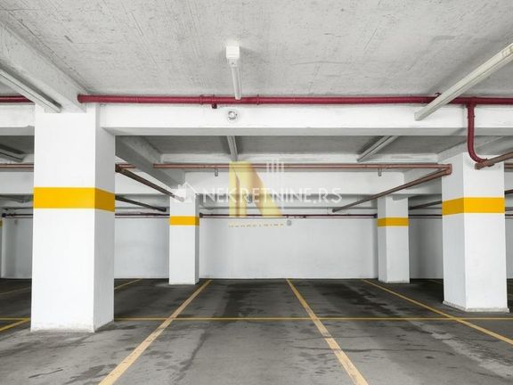 Garažno parking mesto - ulica Jerneja Kopitara