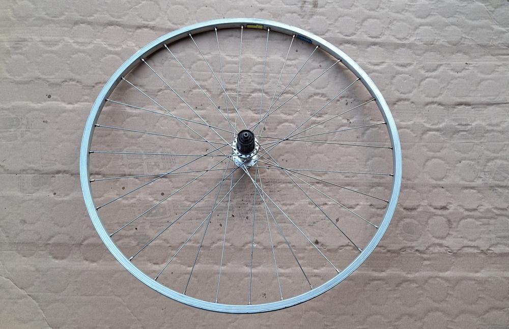 Zadnji točak Matrix 28" Shimano 600 tricolore