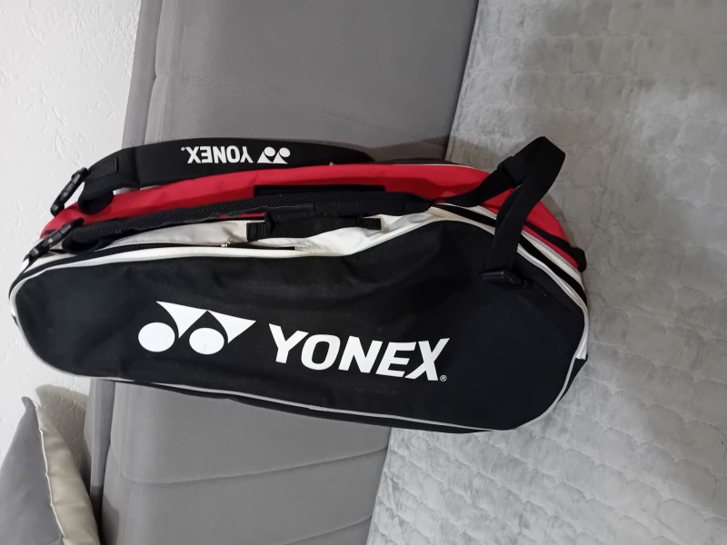 Yonex torba za tenis ocuvana u dobrom stanju