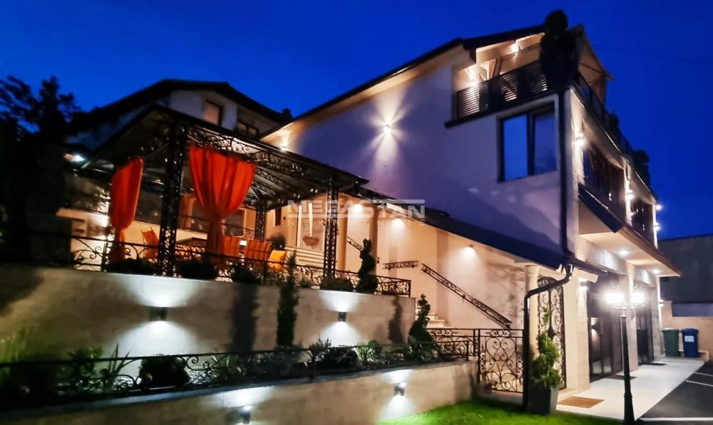 Jajinci-lux višenamenska opremljena vila 1.800.000 €