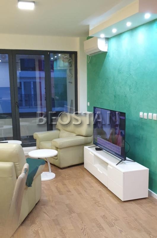 Širi centar - Karaburma #60464 580 €