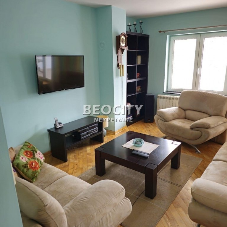 Novi Sad, Centar, Pećka , 5. 0, 241m2, 1500EUR