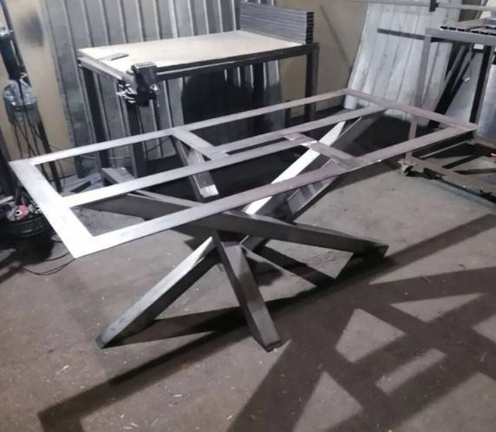 Metalno postolje za stolove P 550 plastificirano Metalno postolje za