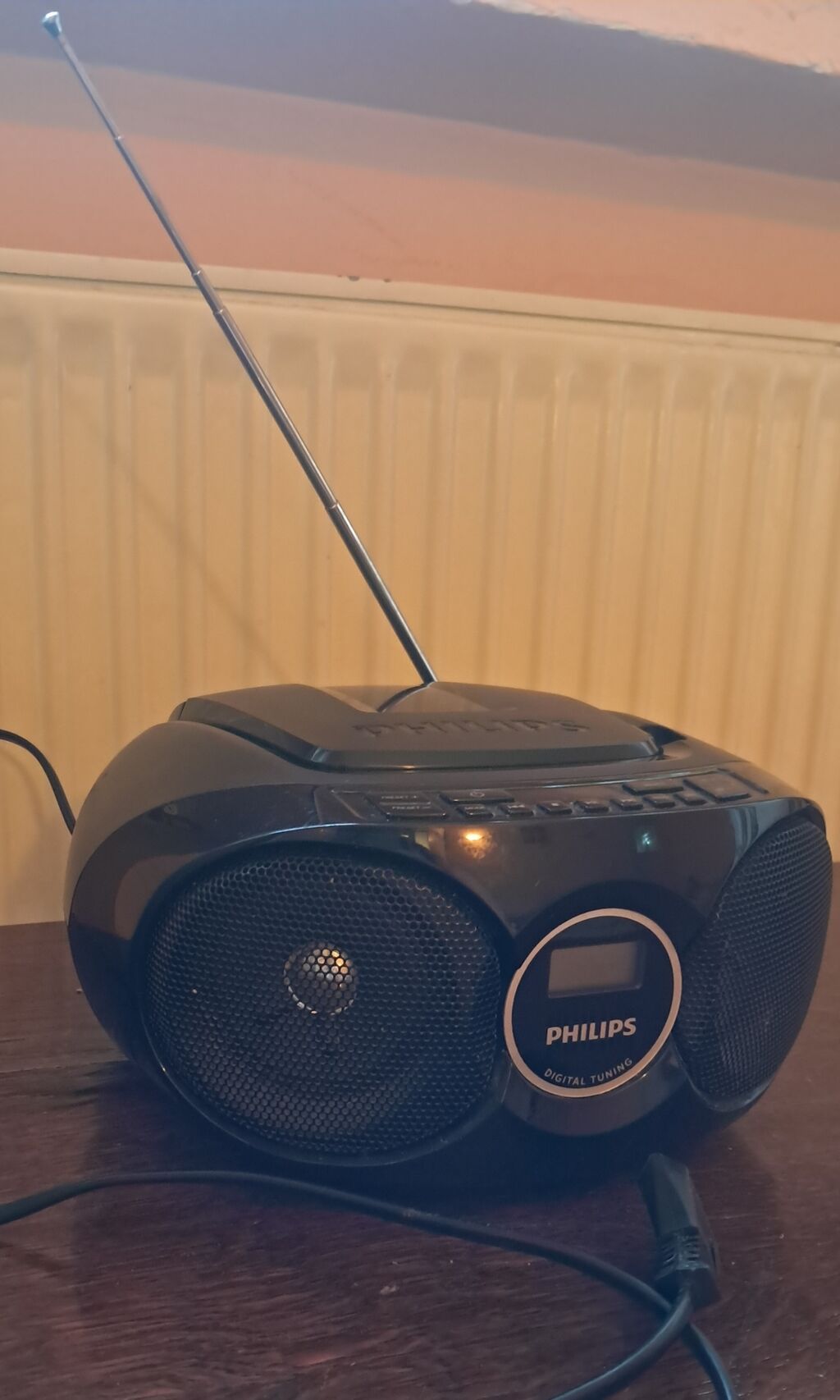 PHILIPS Radio kasetofon AZ 215B 12 Potpuno ispravan radiokasetofon