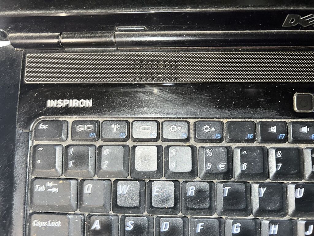 Prodajem skroz ispravan lap top hvali jedna tipka ali sve radi na