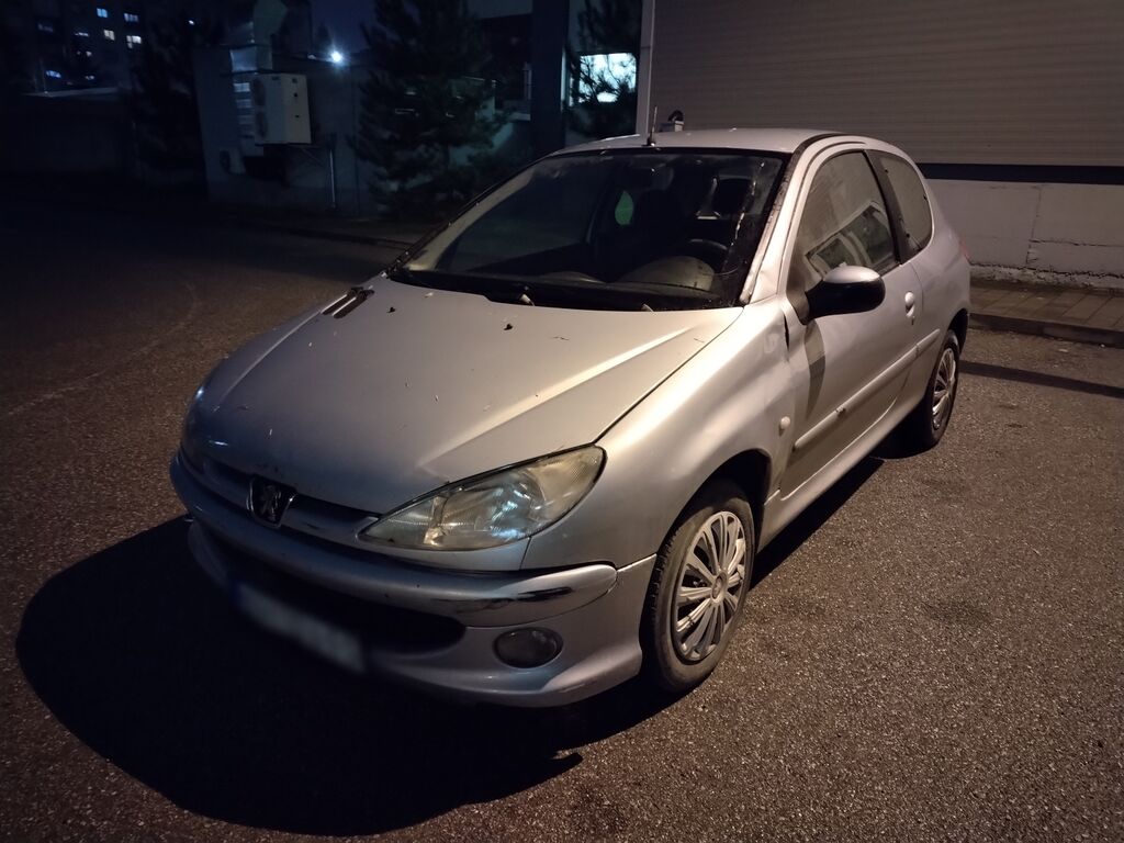 Peugeot 206: 1.4 l | 2002 г. 220635 km. Hečbek