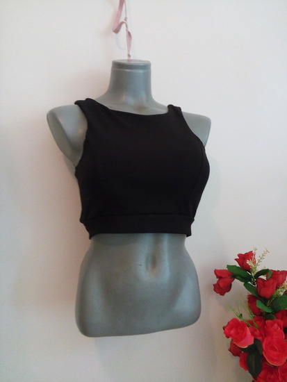 Crni crop top pozadi vezivanje S