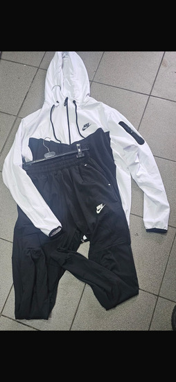 Trenerka nike nova