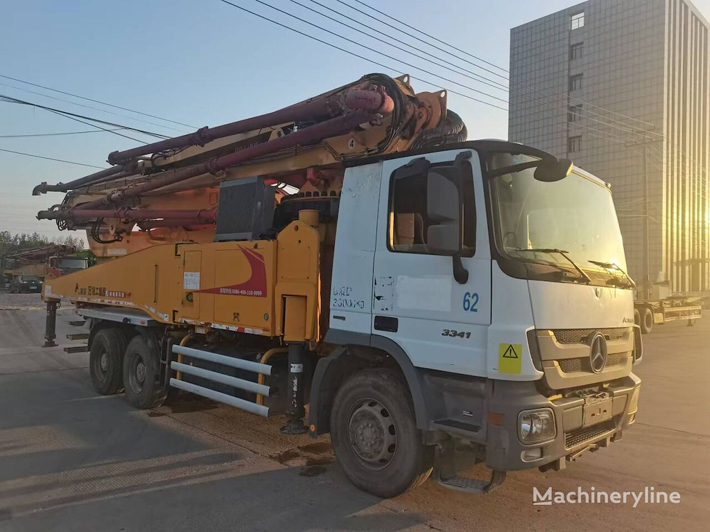 XCMG na šasiji Mercedes-Benz pumpa za beton