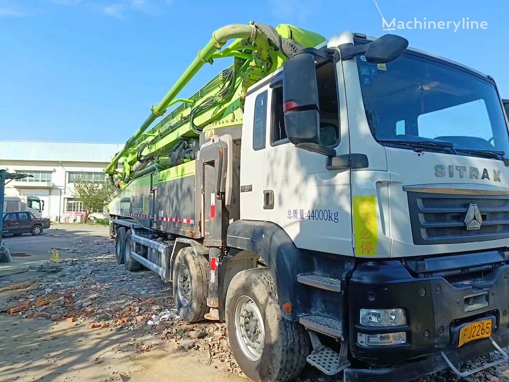 Zoomlion na šasiji Sitrak pumpa za beton