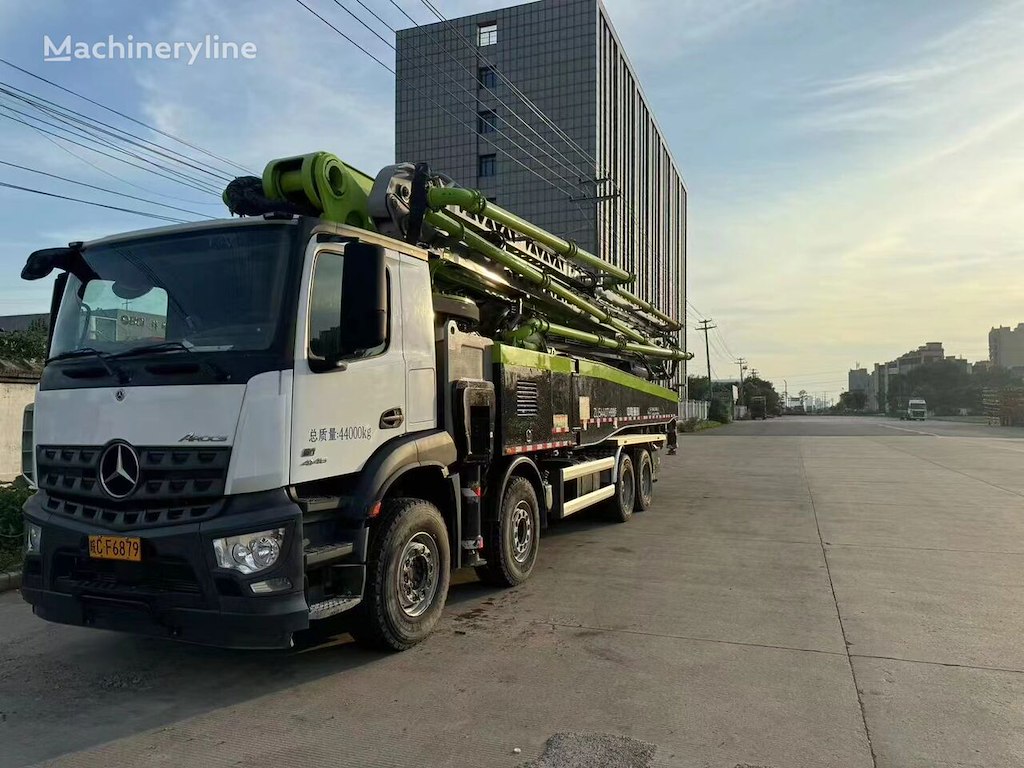 Zoomlion 62m na šasiji Mercedes-Benz pumpa za beton