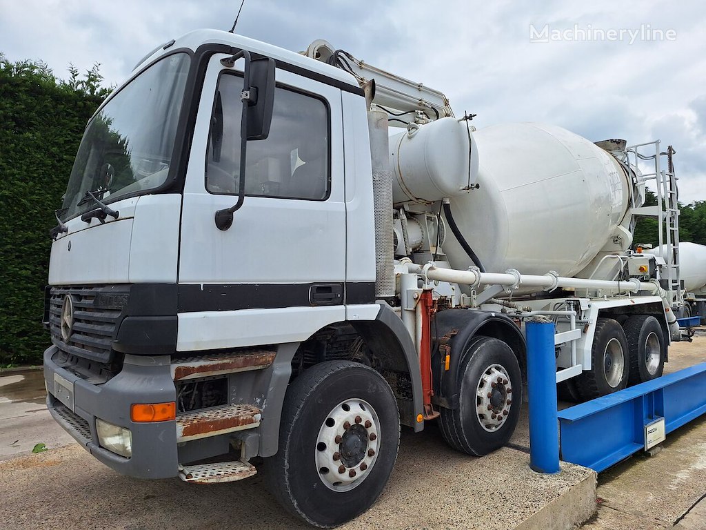 Schwing na šasiji Mercedes-Benz pumpa za beton