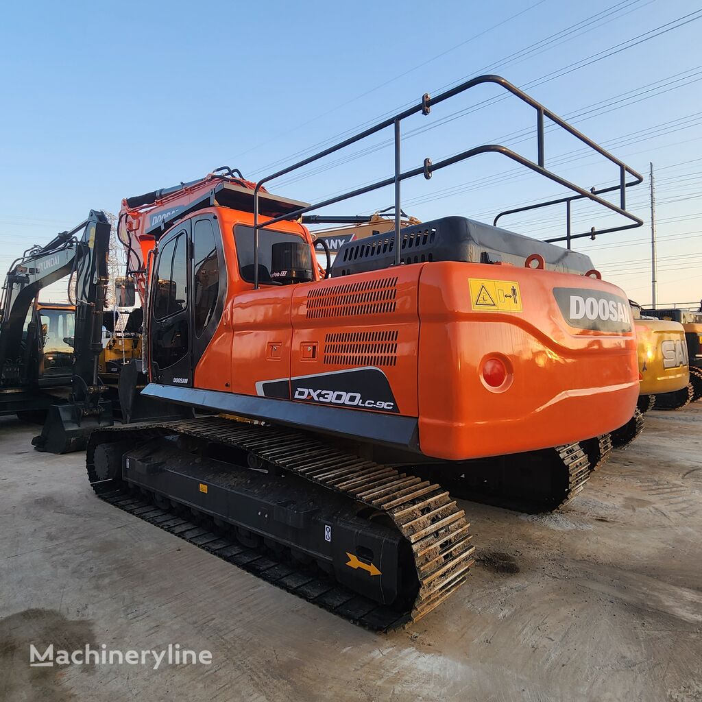 Doosan DX300LC bager guseničar