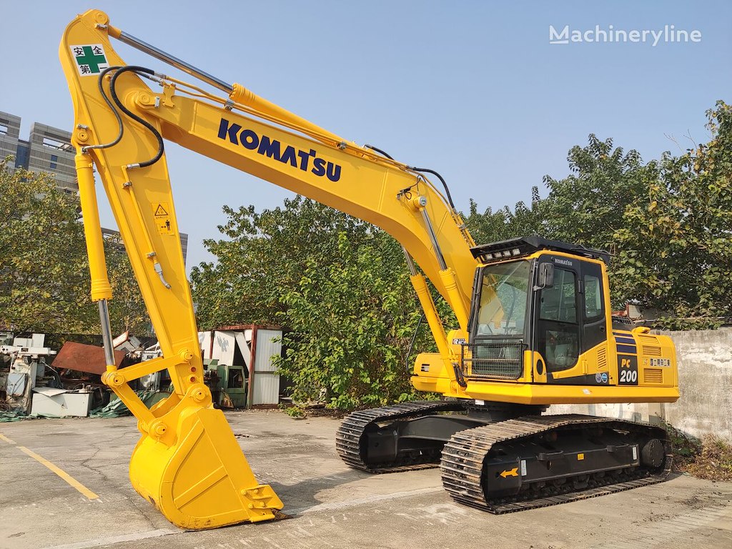 Komatsu PC200-8 bager guseničar