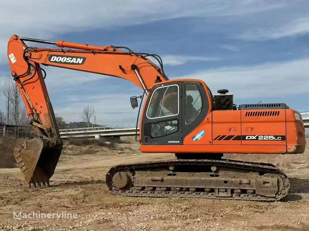 Doosan DX 225LC bager guseničar