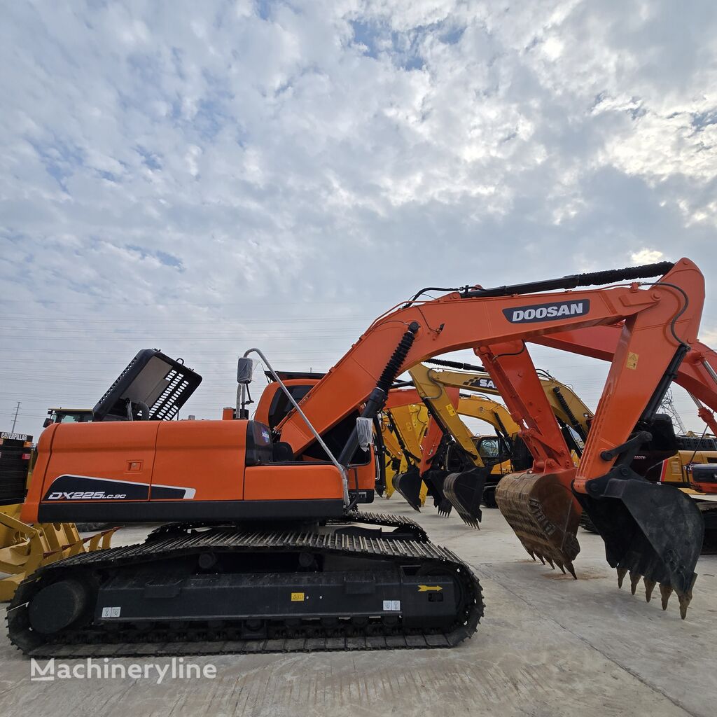 Doosan DX225LC-9C bager guseničar