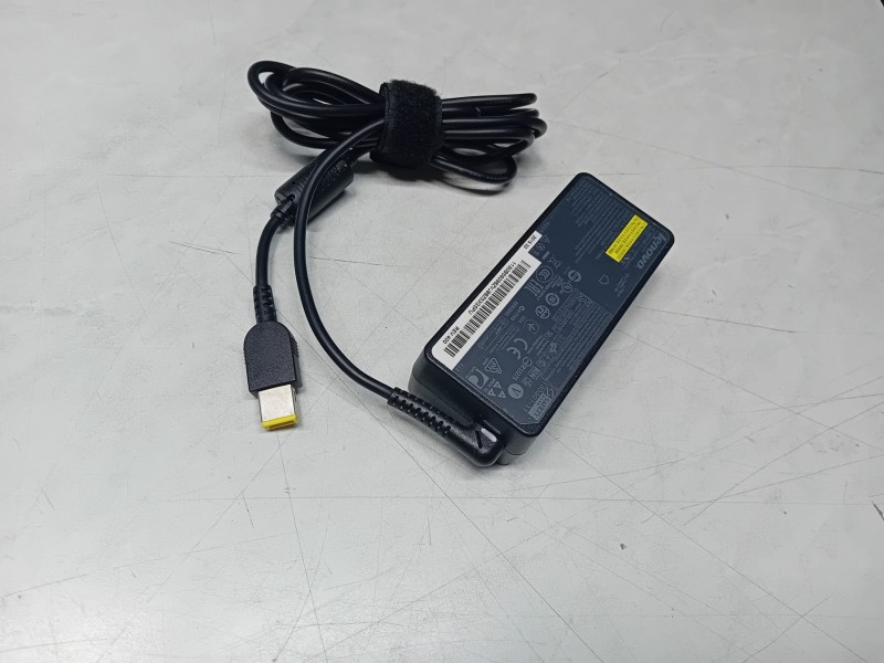 Lenovo Punjac Adapter 20V - 3,25A 65W četvrtasti konekt