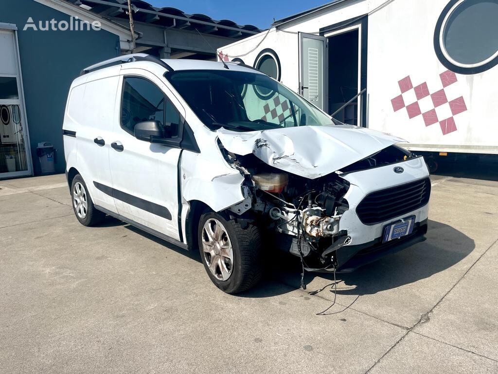 Ford Courier laki furgon nakon udesa