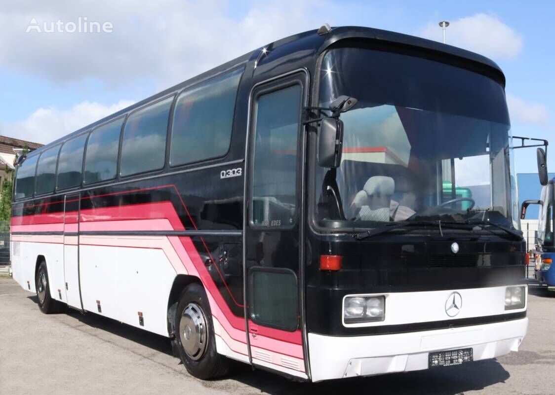 Mercedes-Benz O 303-15 RHD turistički autobus