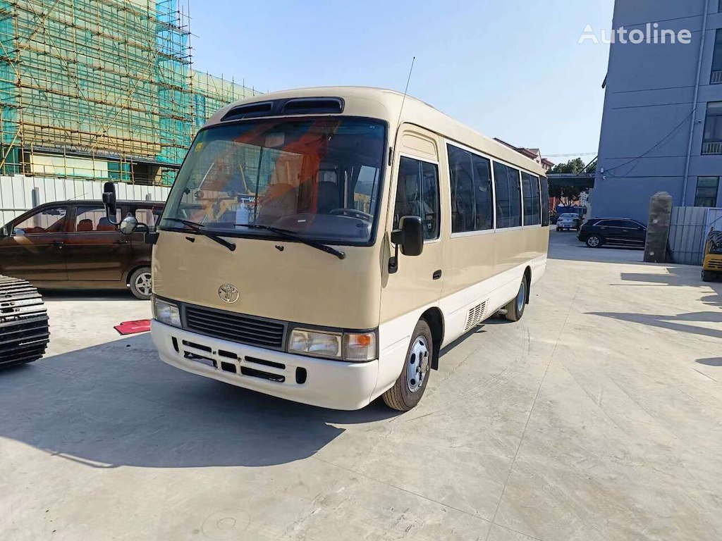 Toyota Coaster prigradski autobus