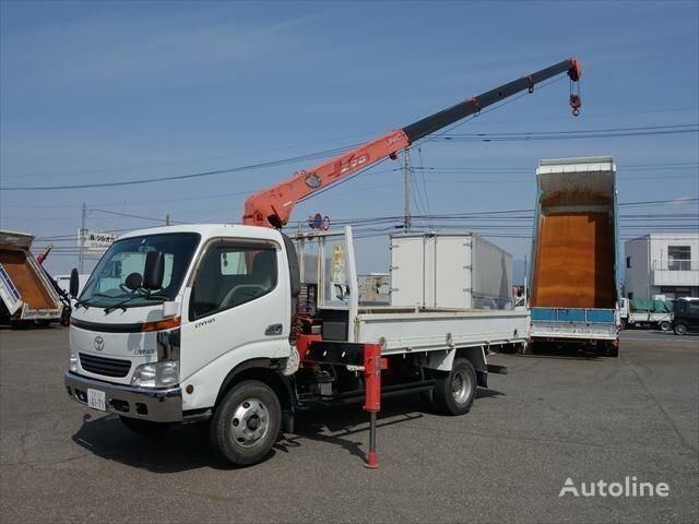 Toyota DYNA kamion s ravnom platformom