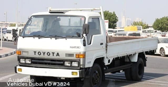 Toyota DYNA kamion s ravnom platformom